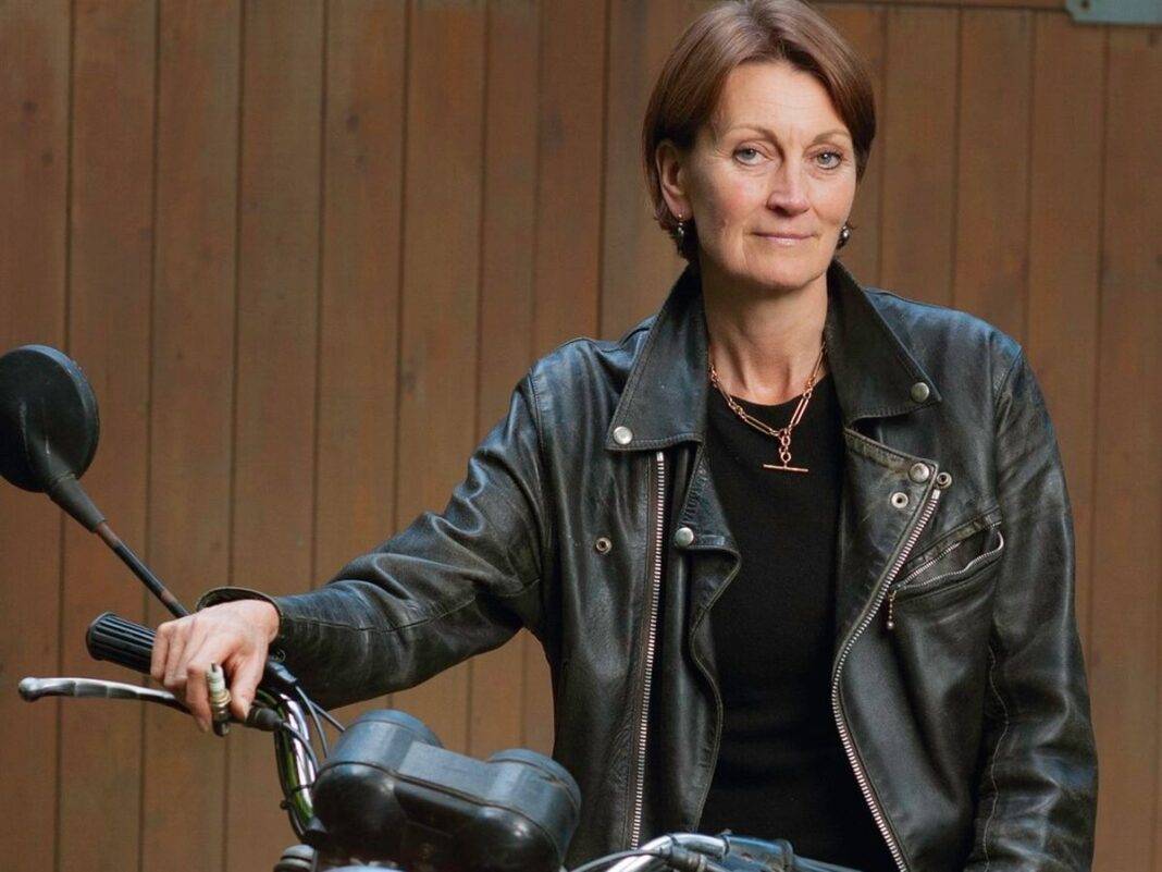 Elspeth Beard's Motorcycling Adventure Around the World – Gran Touring ...